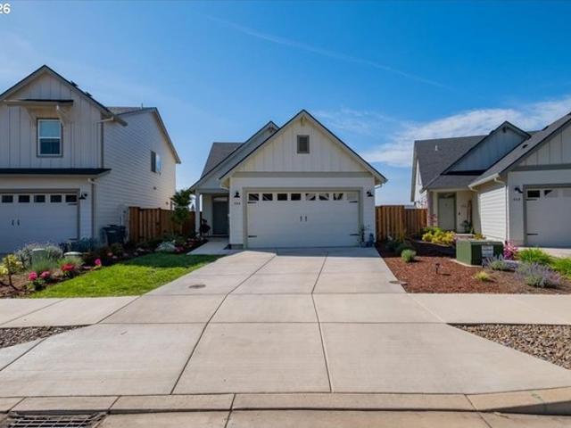 948 Laurel Pl, Silverton, OR 97381