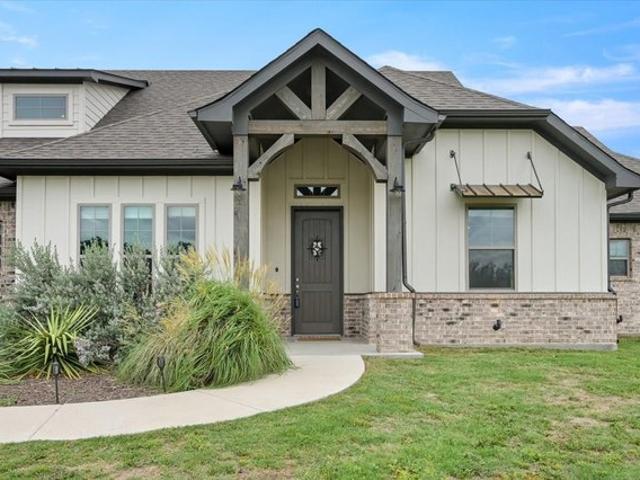 948 Silverleaf Dr, Weatherford, TX 76085