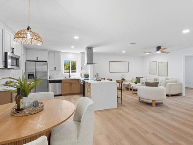 9494 Chimney Rock Ln, El Cajon, CA 92021