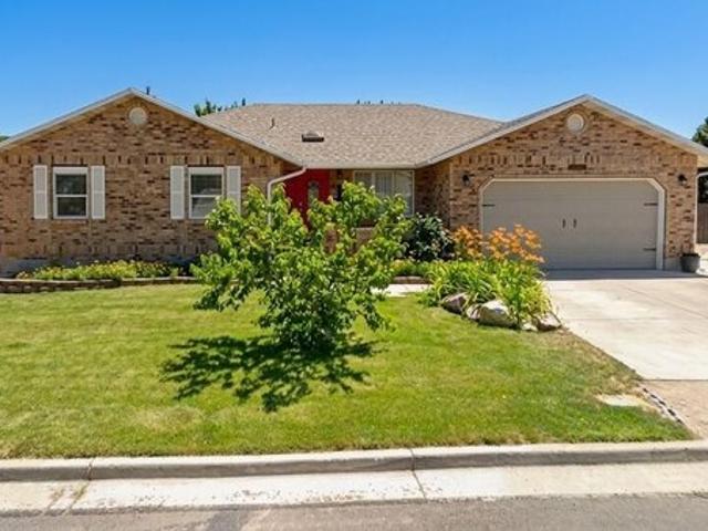 9495 S Loch Awe Dr, South Jordan, UT 84009