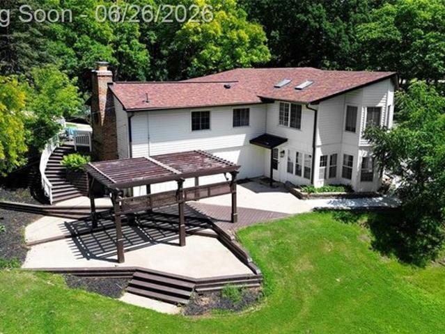 9497 Ellis Rd, Springfield Township, MI 48348