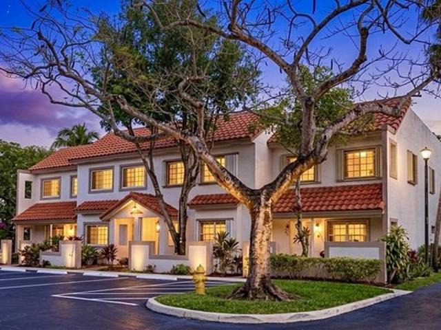 9499 NW 42nd St, Sunrise, FL 33351