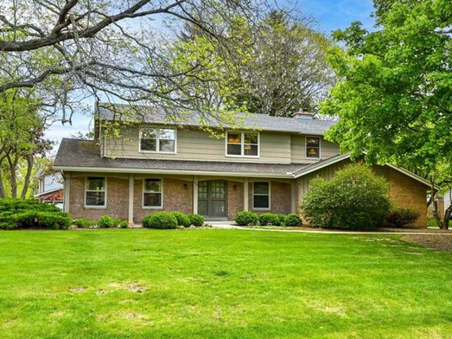9490 N Waverly Dr, Bayside, WI 53217
