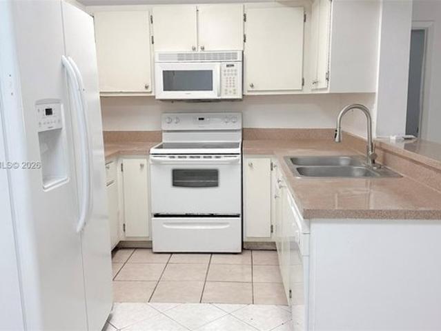 9491 Palm Cir S Apt 103, Pembroke Pines, FL 33025