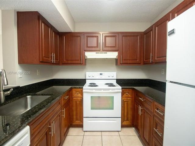 9491 Palm Cir S Apt 101, Pembroke Pines, FL 33025