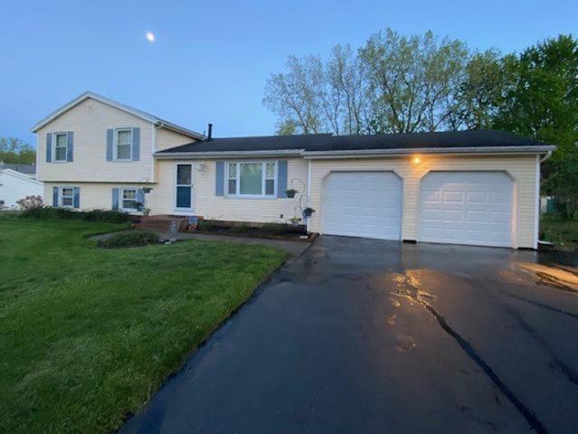 949 Copperkettle Rd, Webster, NY 14580