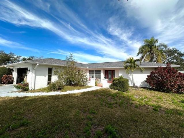 949 E Douglas Ct, Venice, FL 34293