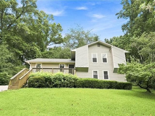 949 Falconcrest Dr, Lawrenceville, GA 30043