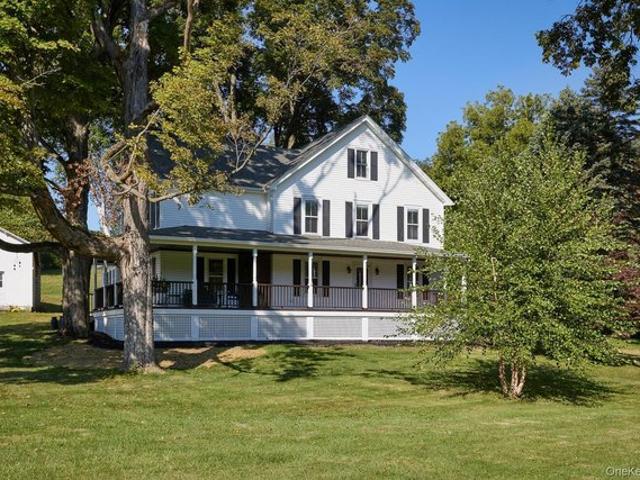 949 Freedom Rd, Pleasant Valley, NY 12569