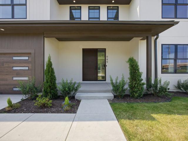 949 Internationale Parkway