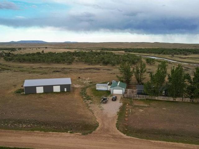 949 Lower Sussex Rd, Kaycee, WY 82639