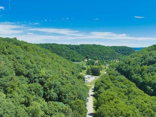 949 Lansing Harpers Rd, Harpers Ferry, IA 52146