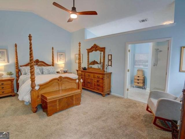 949 Nichols Landing Ln, Dacula, GA 30019