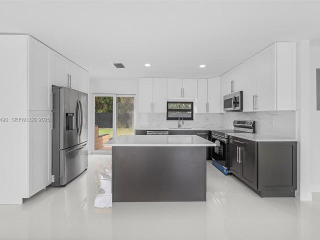 949 SE 5th St, Deerfield Beach, FL 33441 | MLS #A11856