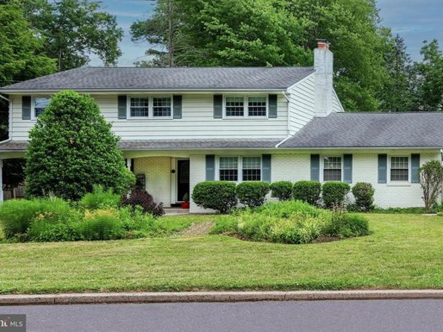 949 Queens Dr, Yardley, PA 19067