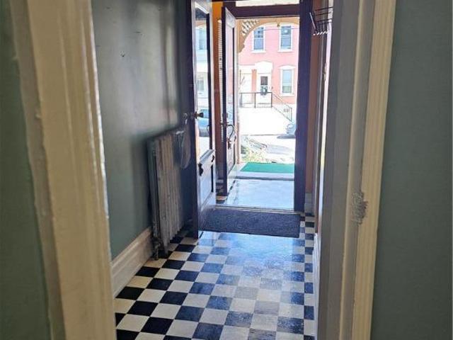 949 W Gordon Street