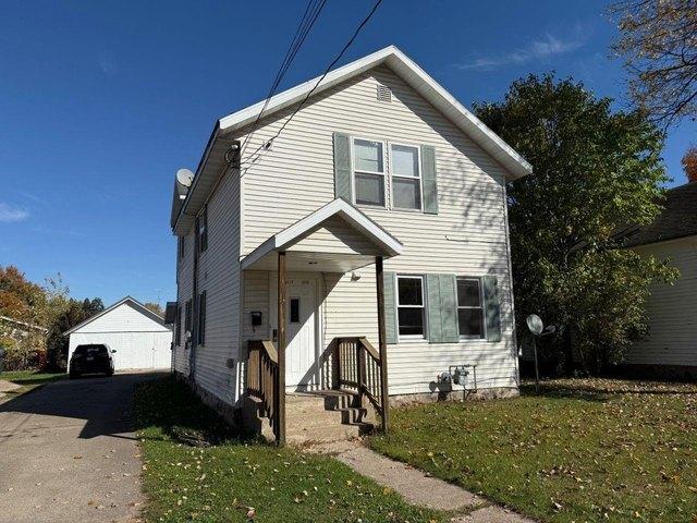 94 10th St, Clintonville, WI 54929
