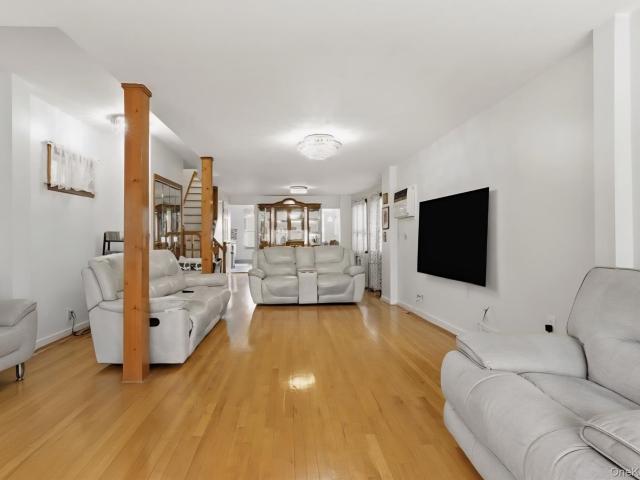 94 33 th Street | Compass