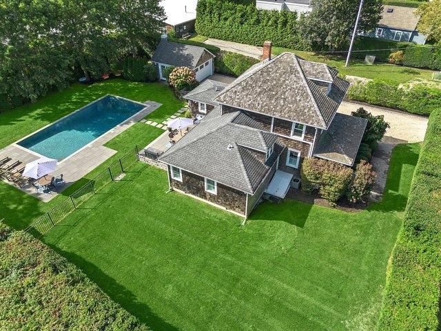 94 Willow St, Southampton, NY 11968