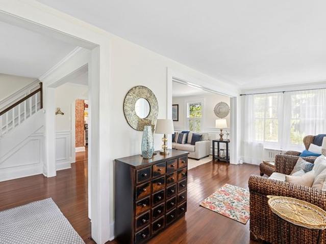94 Willow St, Southampton, NY 11968