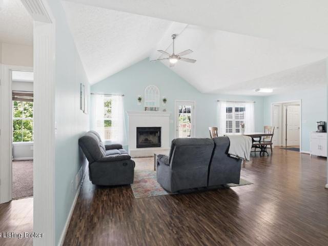 94 Willowbrook Ct
