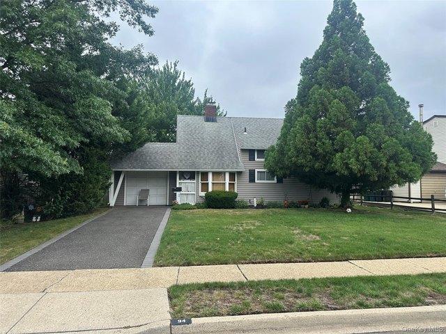 94 Willowood Dr, Wantagh, NY 11793