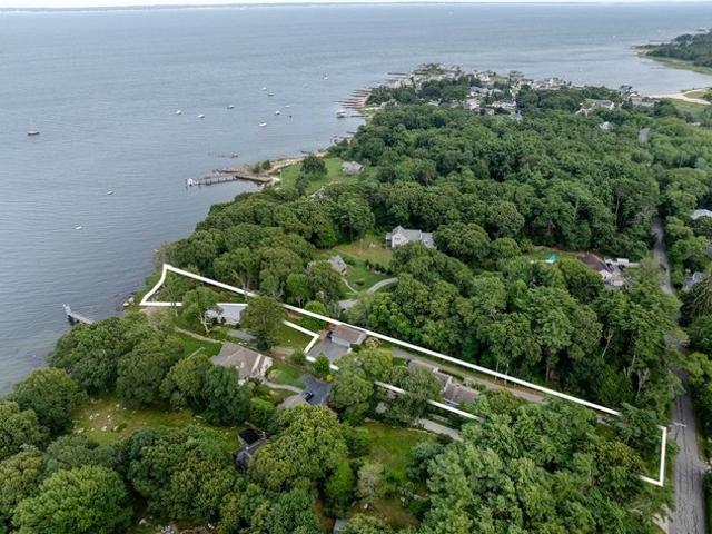 94 Aucoot Rd, Mattapoisett, MA 02739