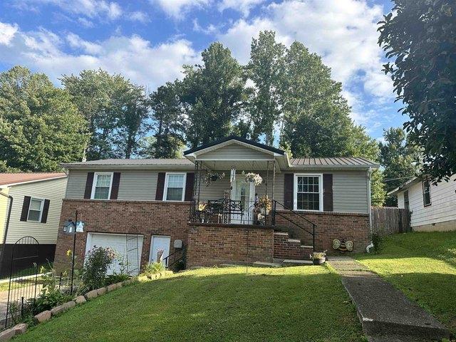 94 C St, Louisa, KY 41230