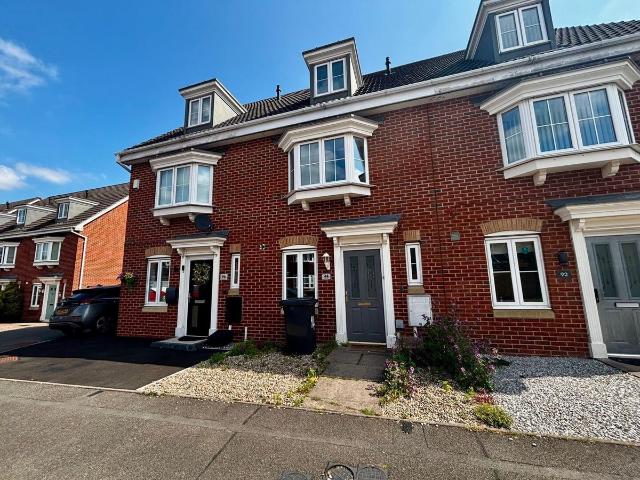 94 Chaytor Drive, Nuneaton CV10, 3 bed town house to rent, £1,200 pcm | PrimeLocation