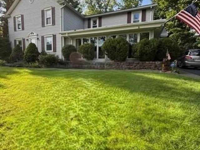 94 Country Club Rd, Dallas, PA 18612