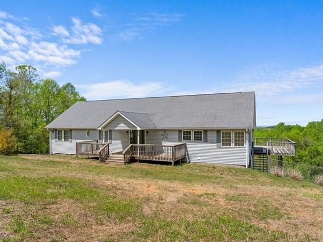 94 County Top Ln, Fancy Gap, VA 24328