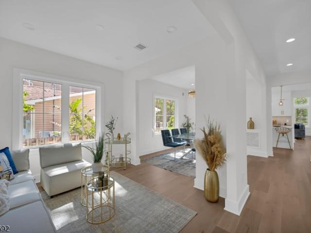 94 E Cedar St