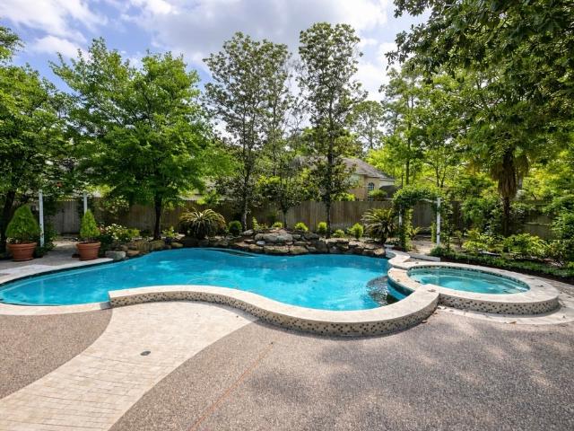 94 E Fairbranch Cir, The Woodlands, TX 77382 | MLS #38602