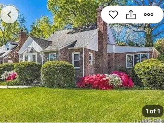94 E Fenimore St, Valley Stream, NY 11580