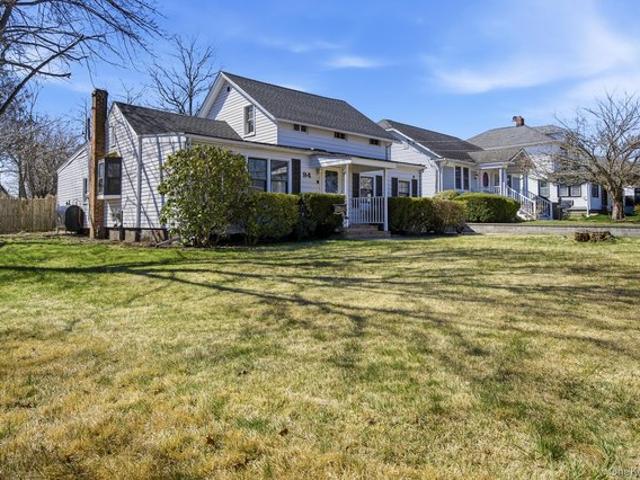 94 E Lakewood St, Patchogue, NY 11772