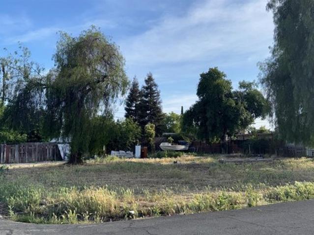 94 E Sussex Way, Fresno, CA 93704