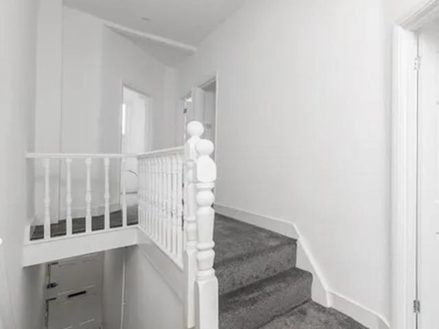 94 Fountain Road, London, SW17 0HN, United Kingdom | 3 bed apartment for rent #167692543 | Rentberry