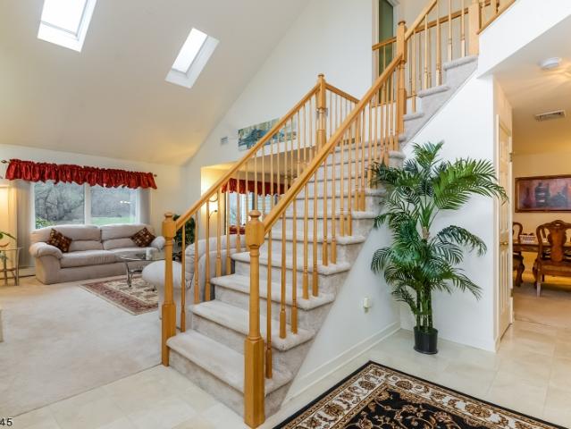 94 Hagerman Ct