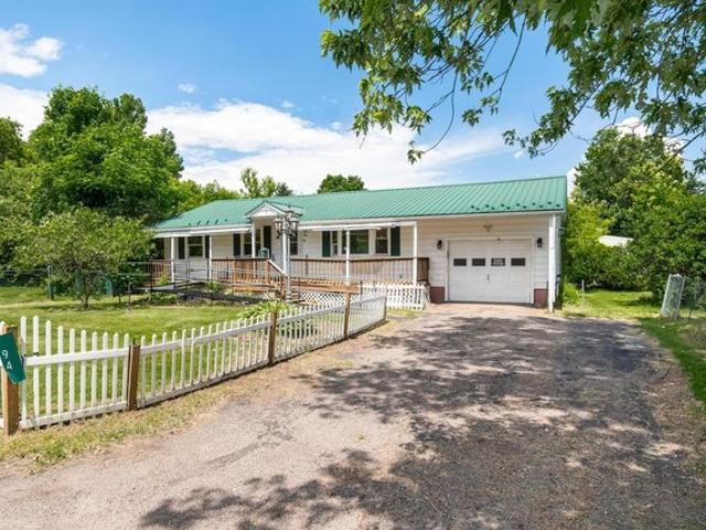 94 Heritage Dr, Georgia, VT 05468