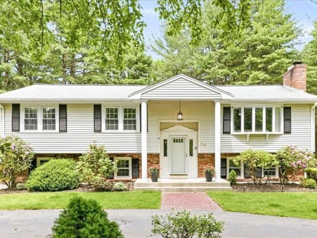 94 High St, Walpole, MA 02081