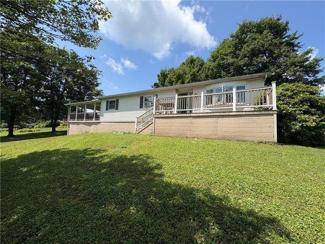 94 Hill Top Dr, Reynoldsville, PA 15851