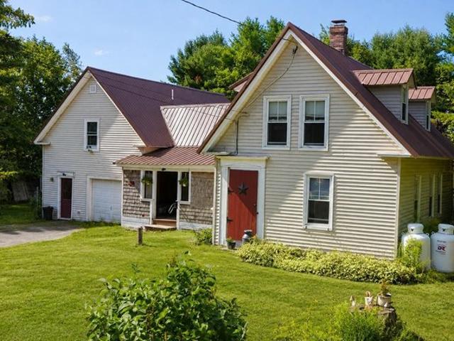 94 Main St, Detroit, ME 04929