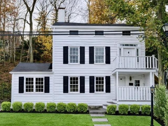 94 Main St, Roslyn, NY 11576