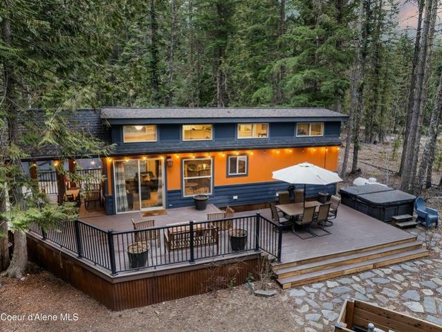 94 N Arnold Dr, Coolin, ID 83821