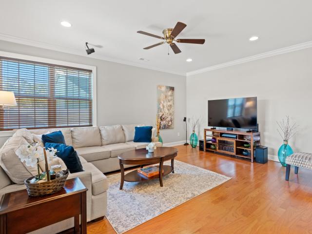 94 Oak Dr. S
