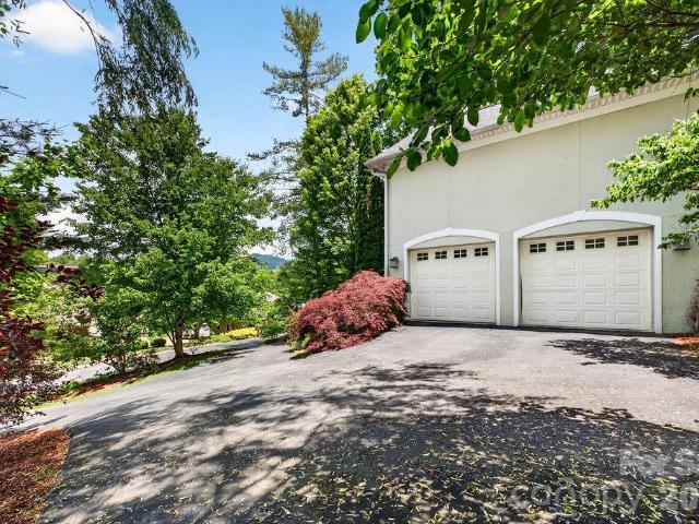 94 Oak Hollow Drive