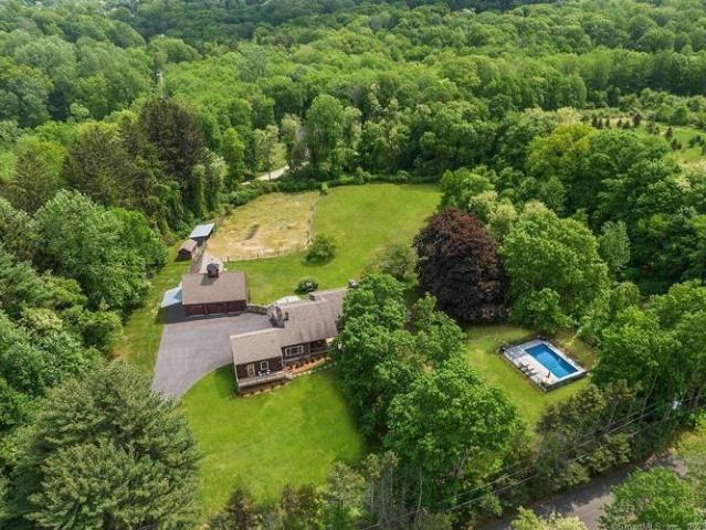 94 Orchard Ln, Easton, CT 06612