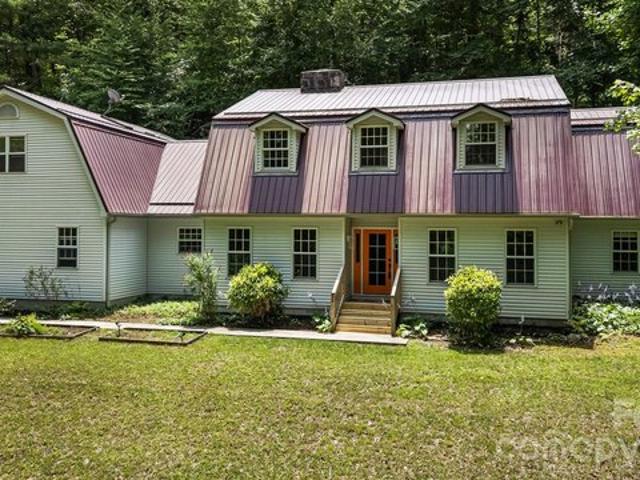 94 Paradise Cove Rd, Penrose, NC 28766