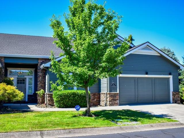 94 Skyhawk Dr, Eagle Point, OR 97524
