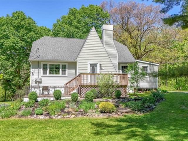 94 Smithtown Rd, Fishkill, NY 12524